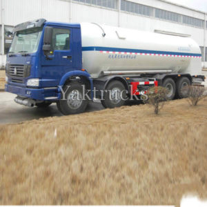 Sinotruk HOWO 320 Horsepower 8X4 Vehicle type chemical liquid transport ...